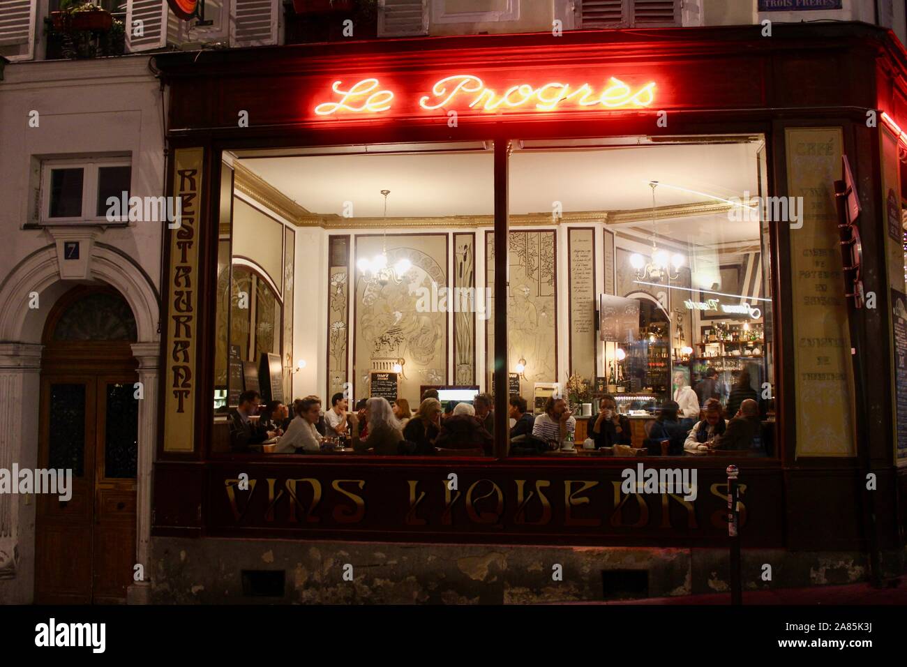 le progres cafe bar restaurant paris france at night Stock Photo - Alamy