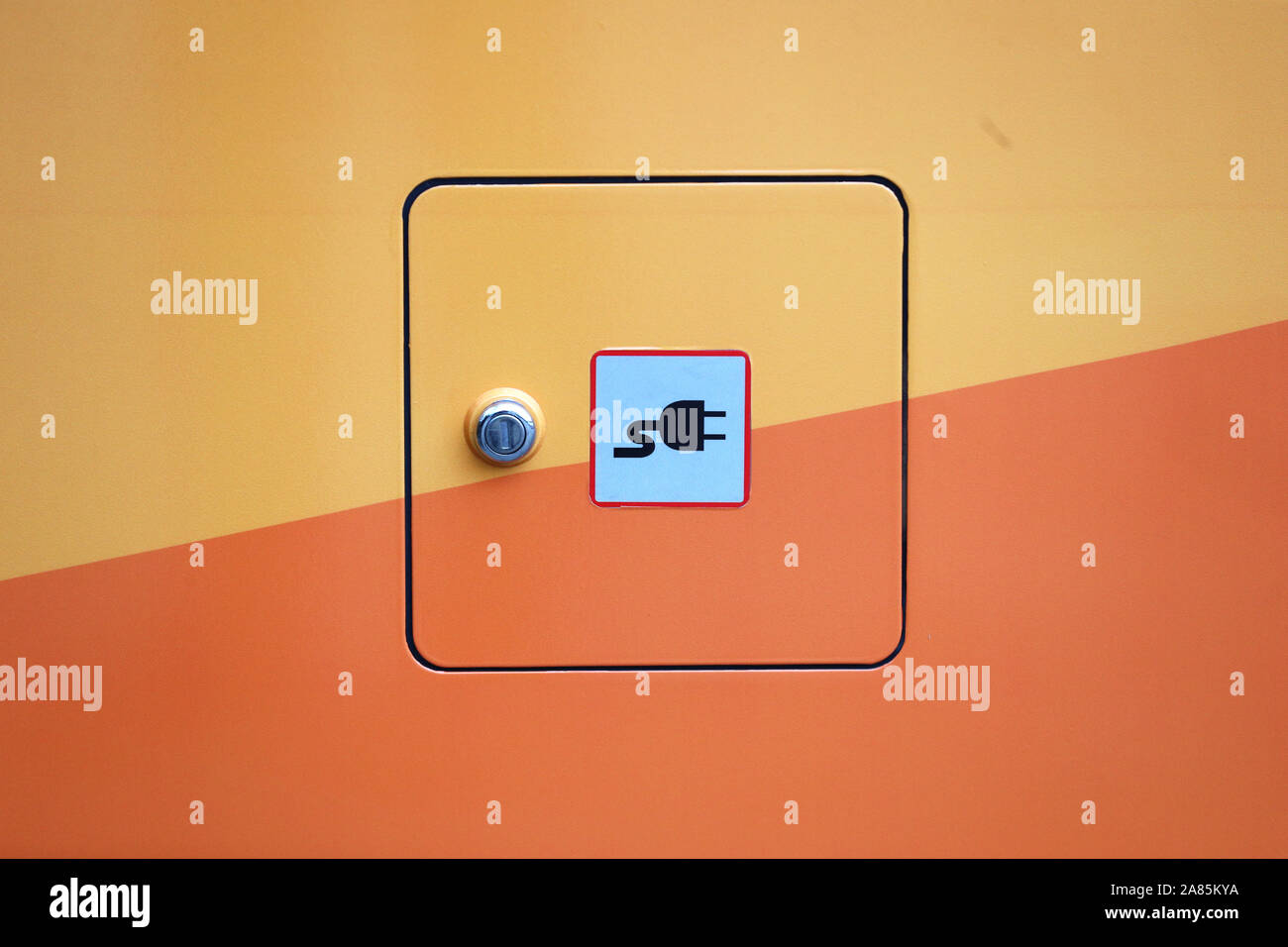 Socket hi-res stock photography and images - Alamy