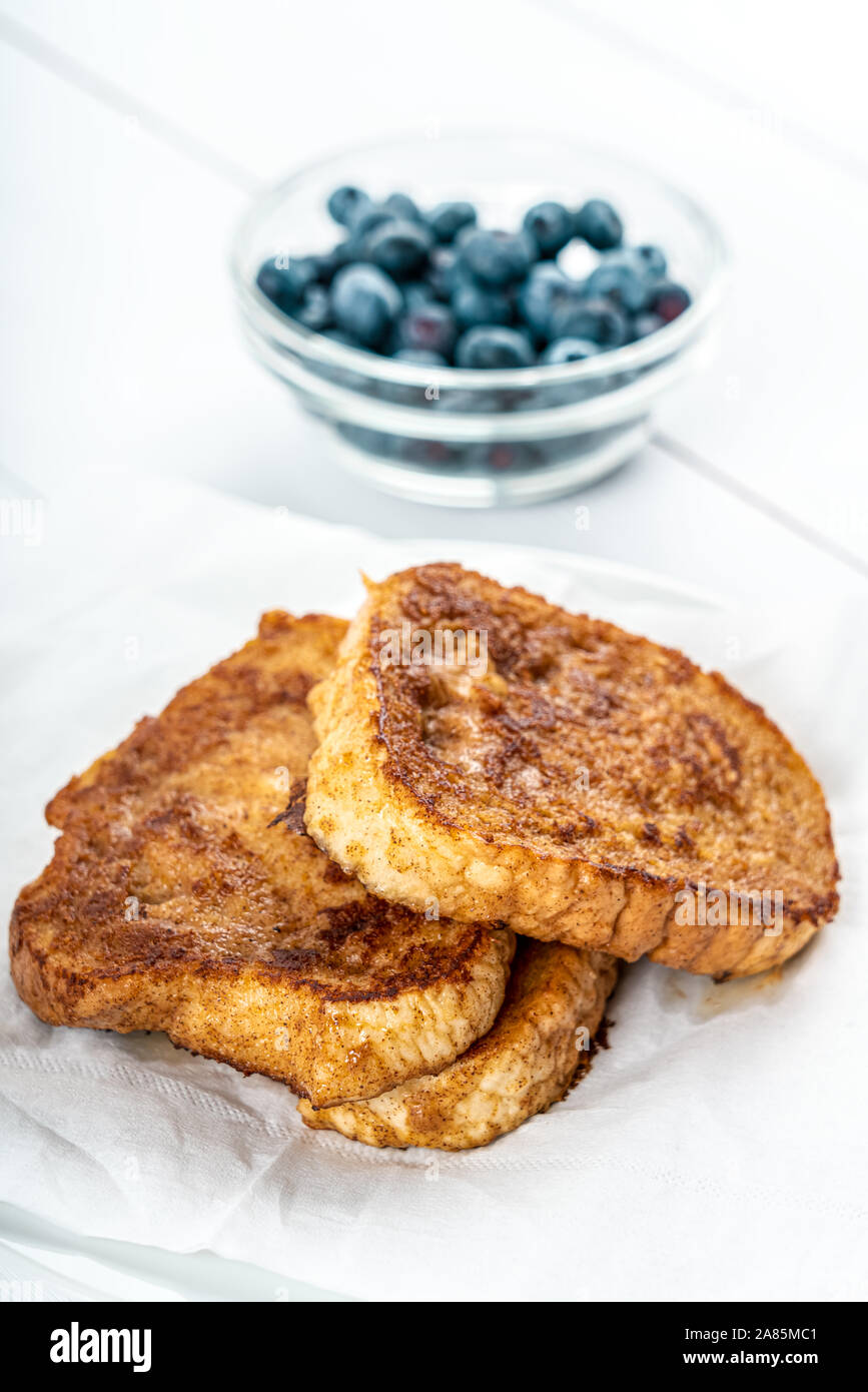 Crispy french slice bread hi-res stock photography and images - Alamy