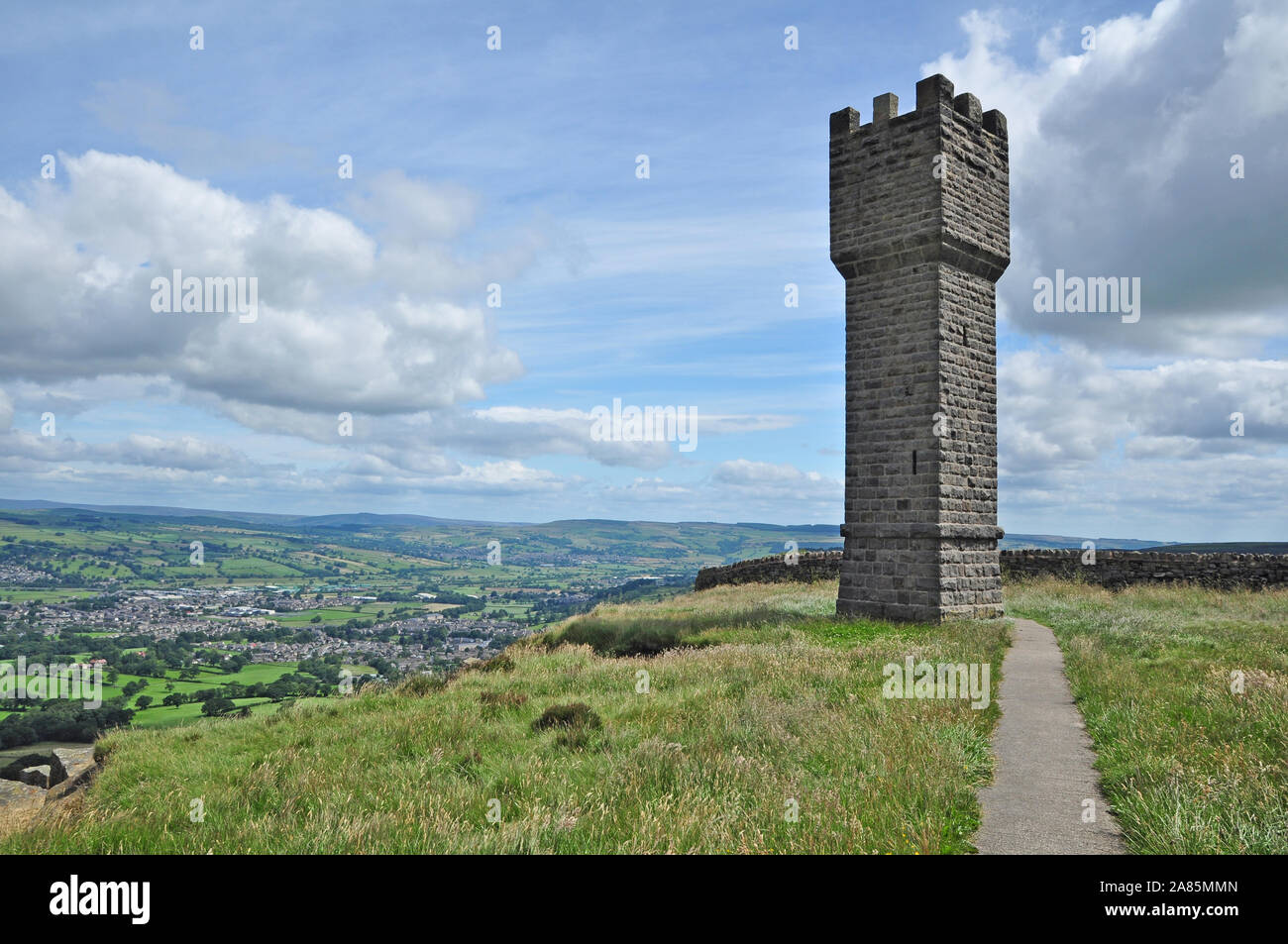 Lund's tower, Sutton moor, Earl Crag, West Yorkshire Stock Photo - Alamy