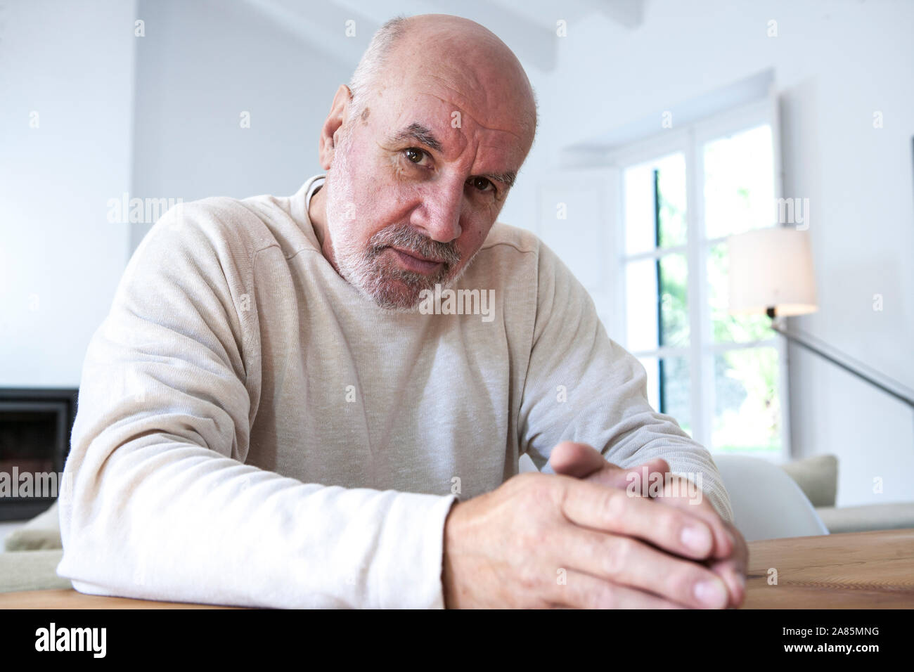 Man questioning hi-res stock photography and images - Alamy