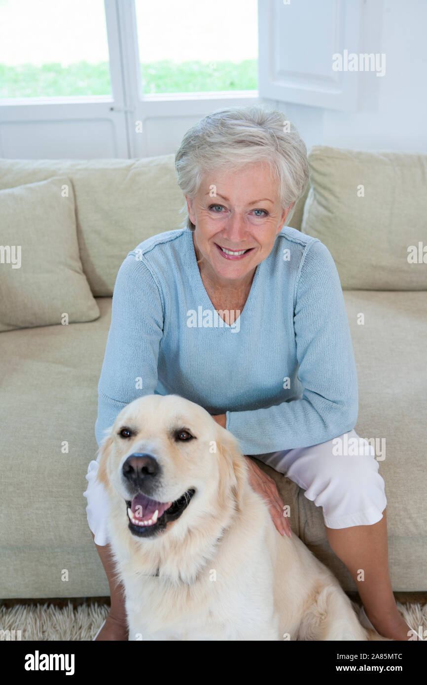 Smiling woman golden retriever dog hi-res stock photography and images ...