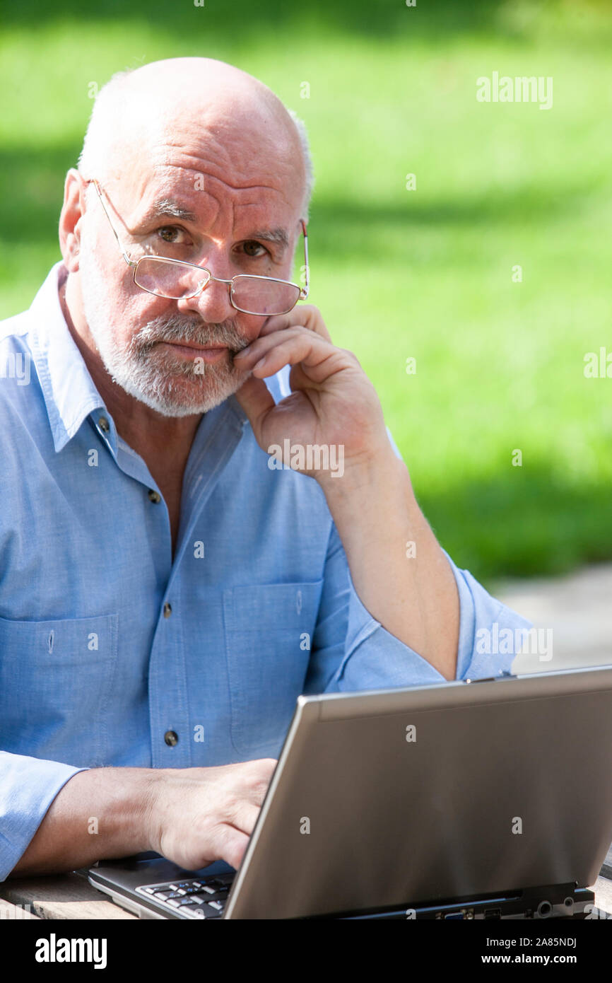 Old man with laptop outdoors hi-res stock photography and images - Alamy