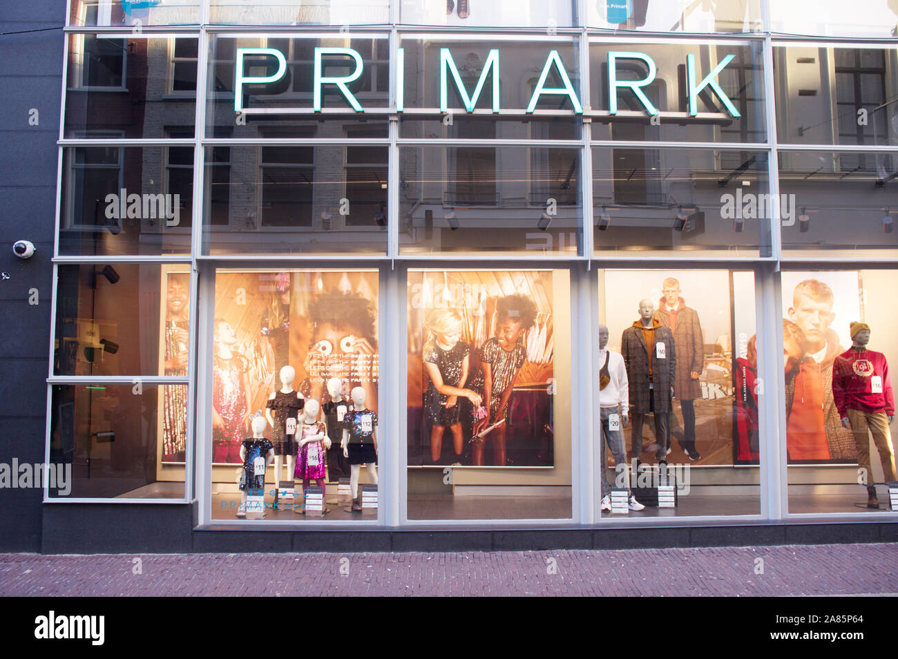 Primark discount clothes shop hi-res stock photography and images - Alamy