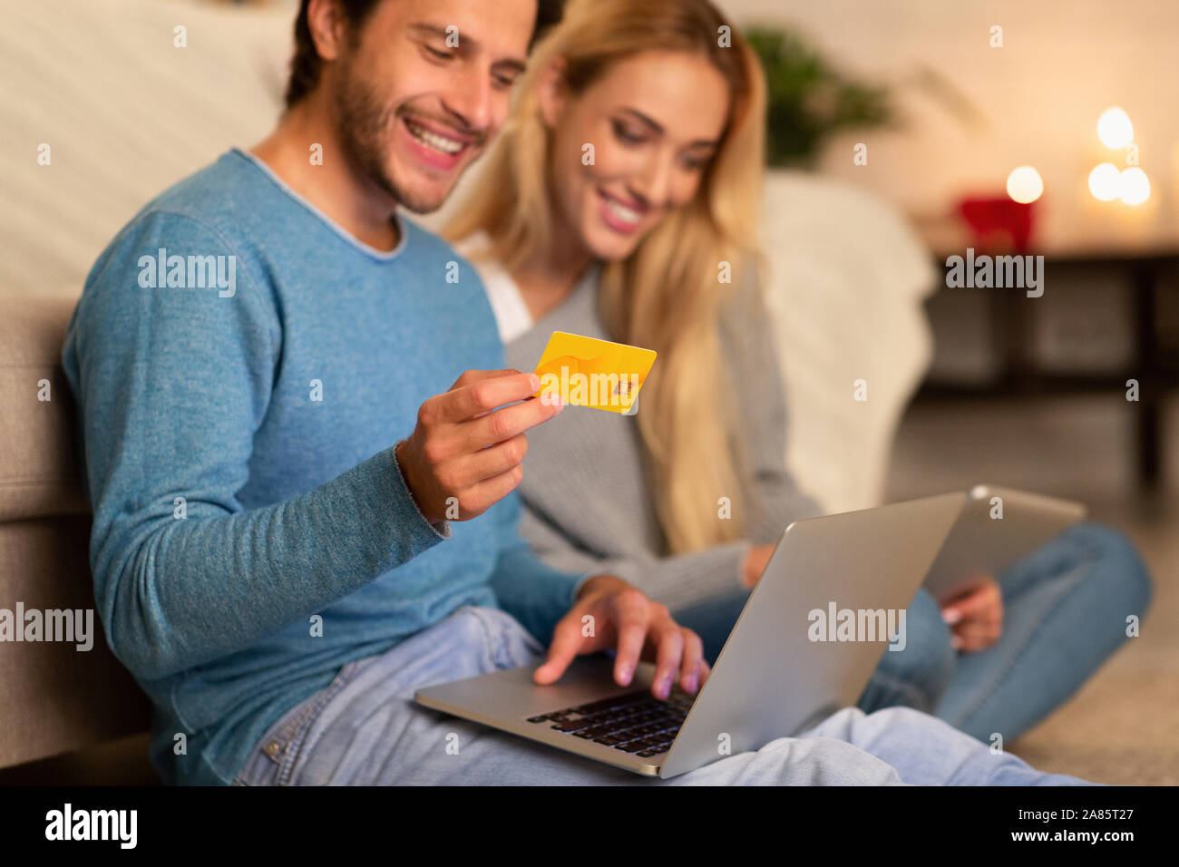 Couple laptop ordering online white hi-res stock photography and images ...
