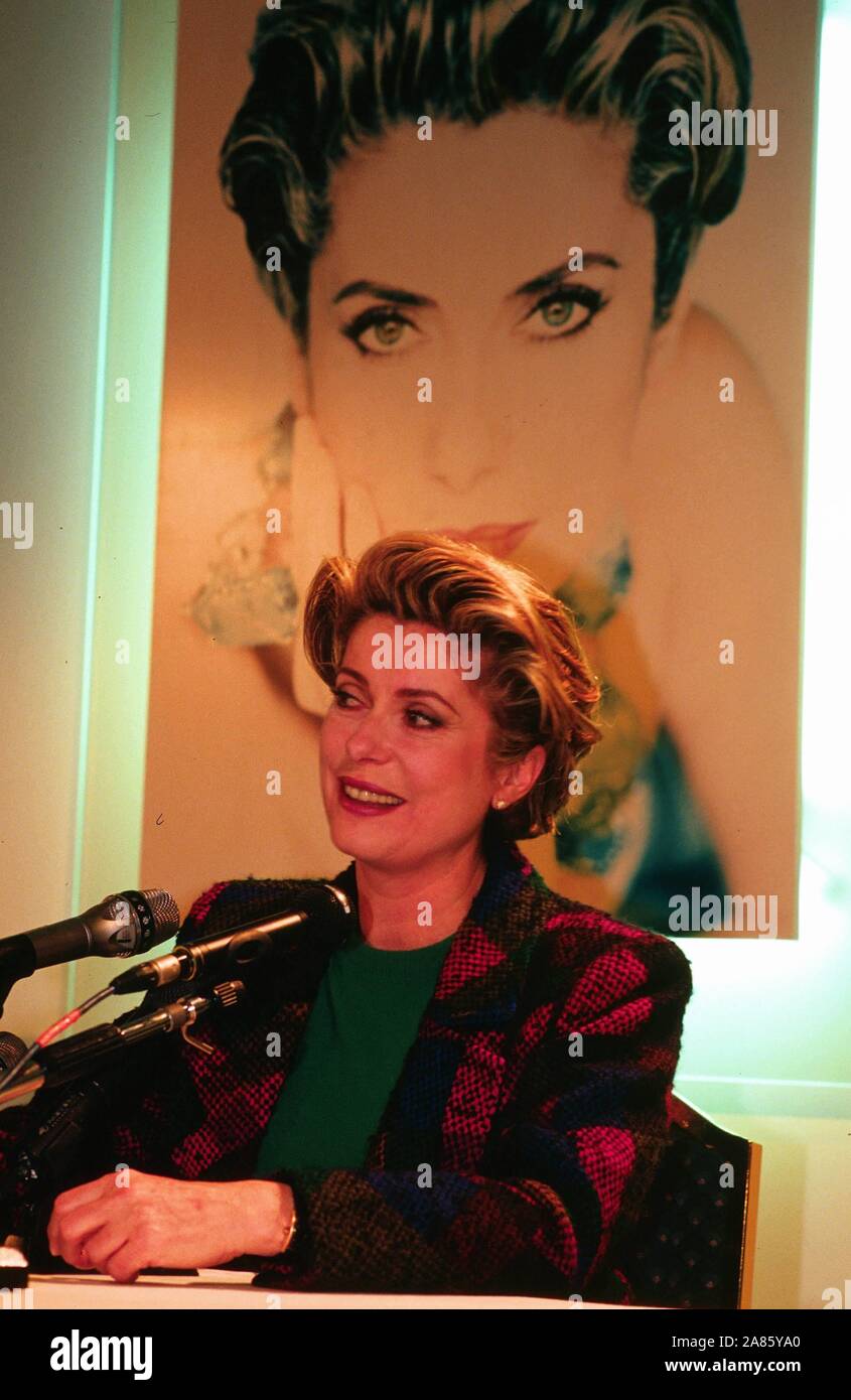 Catherine deneuve 1993 hi-res stock photography and images - Alamy