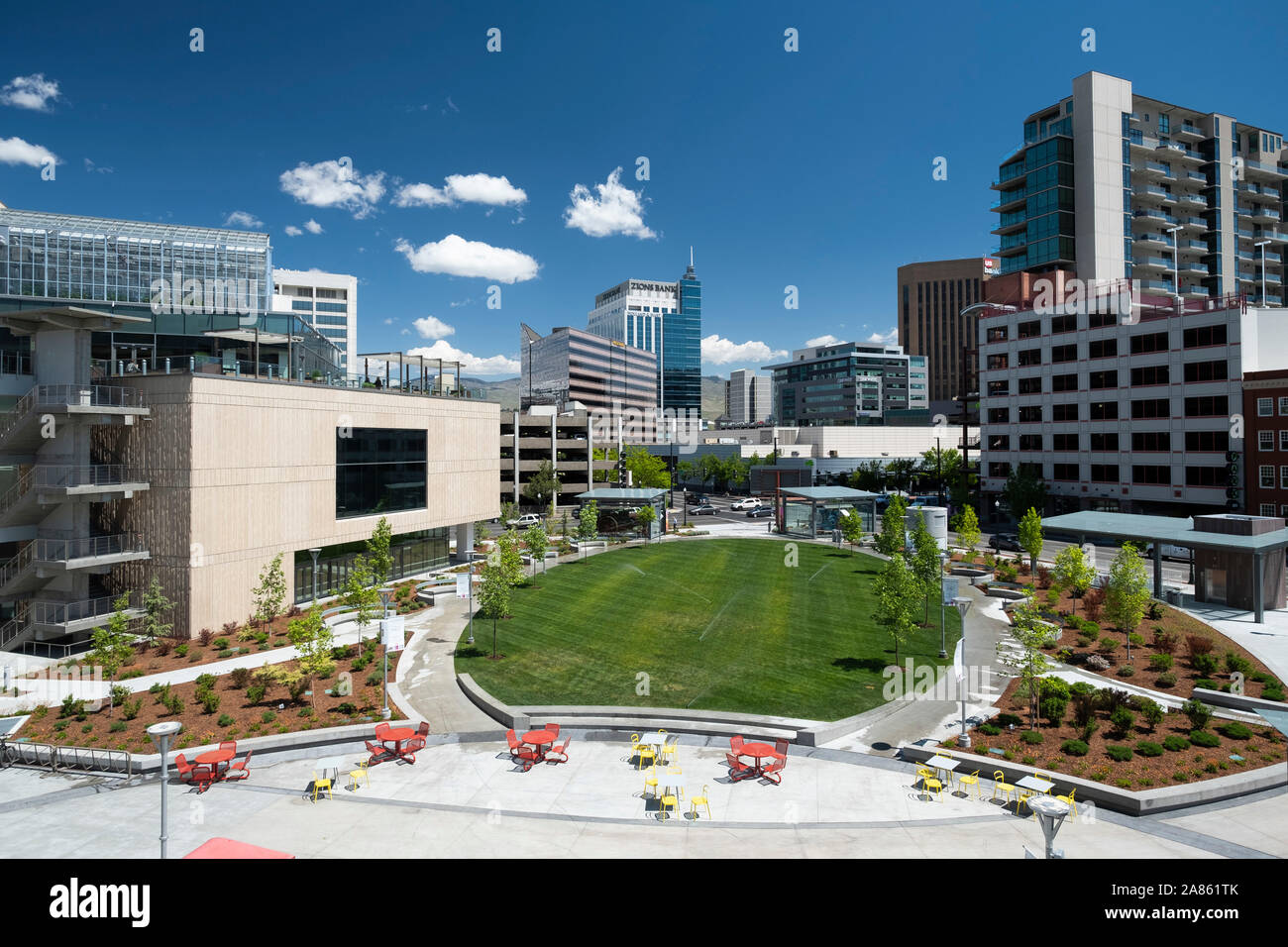 Downtown city skyline hi-res stock photography and images - Alamy