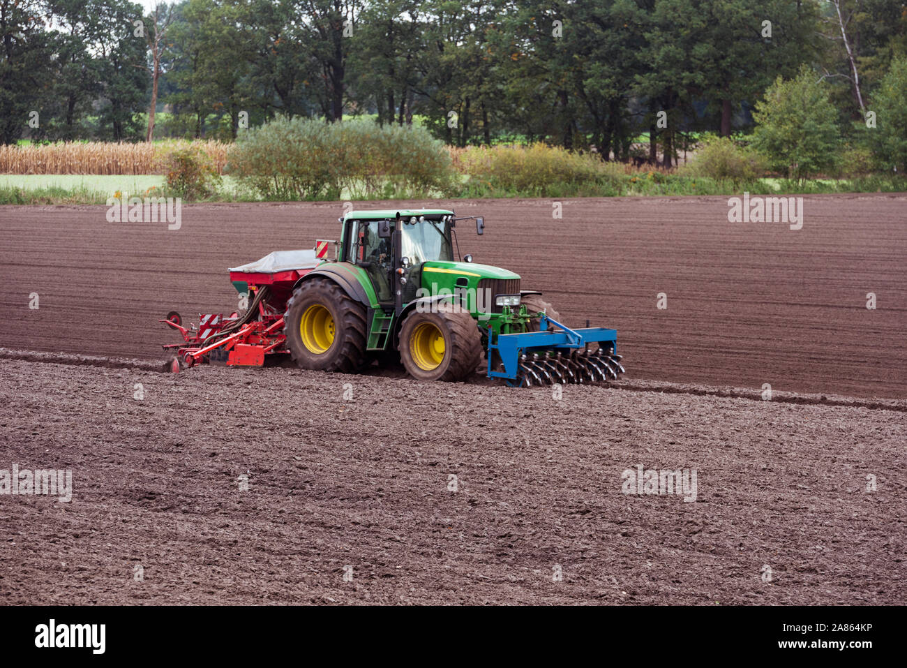 Combined seeder hi-res stock photography and images - Alamy