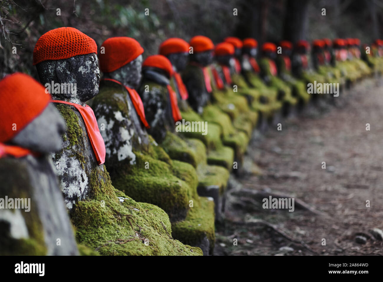 Statues in japan hi-res stock photography and images - Alamy