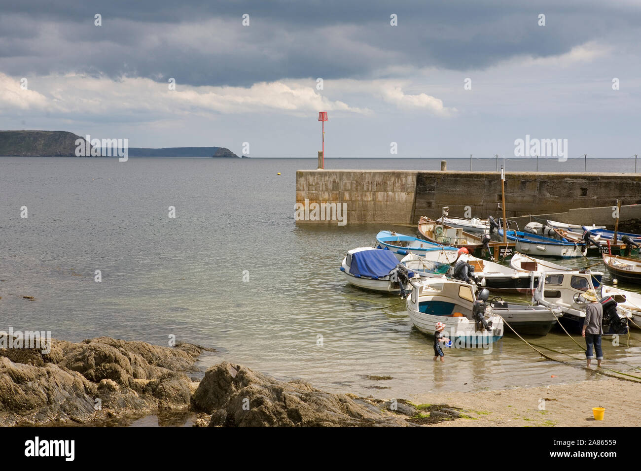 The tiny harbour at Portscatho, Gerrans Bay, Cornwall, England, UK ...
