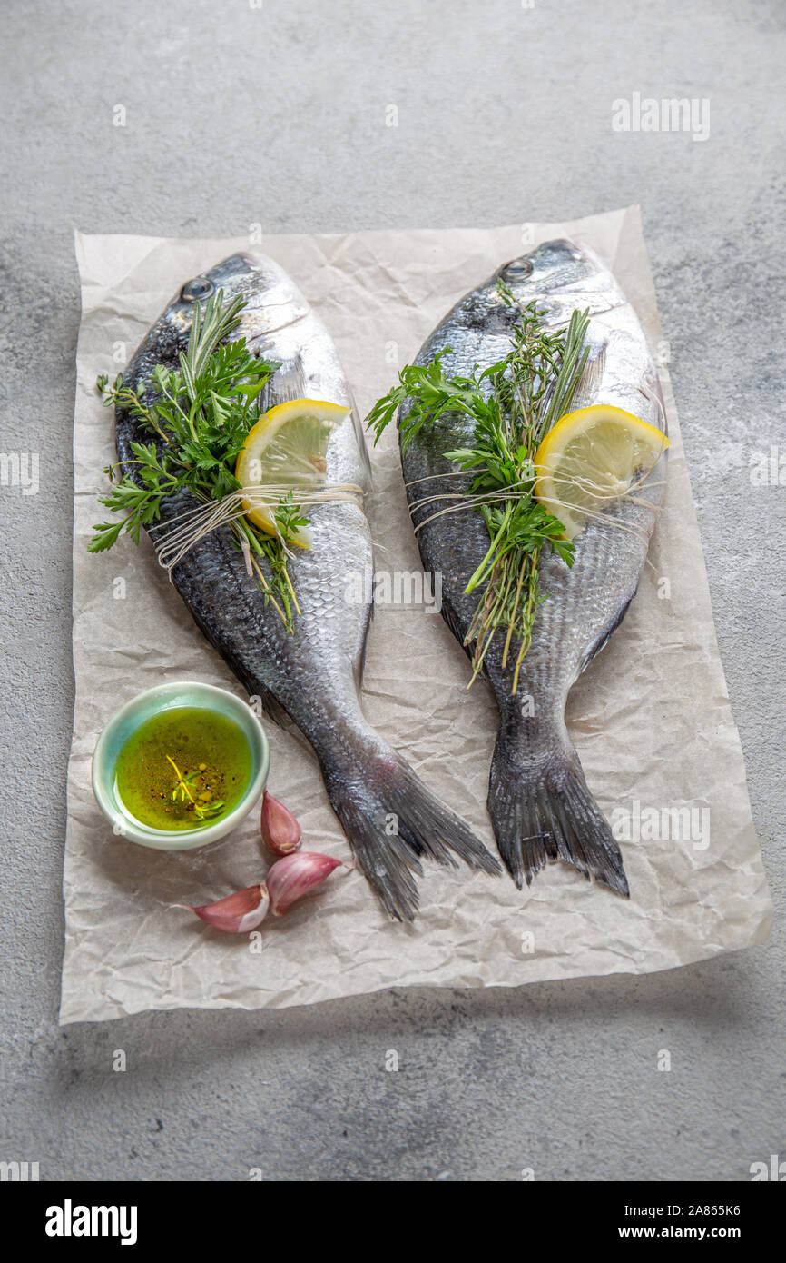 Whole grey sea bream hi-res stock photography and images - Alamy