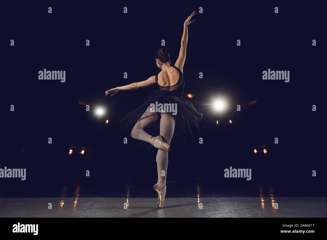 Ballet hi-res stock photography and images - Alamy