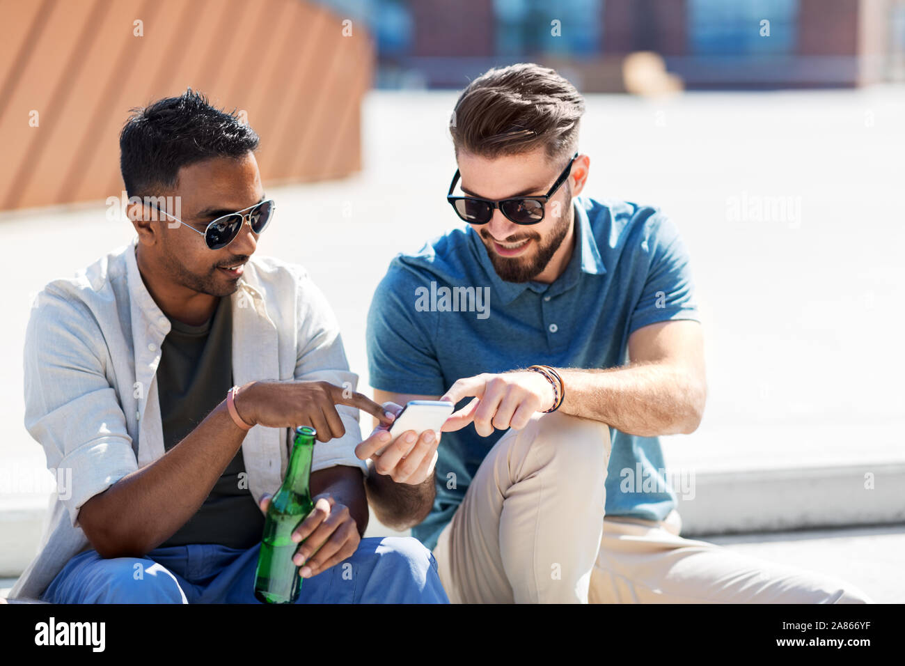 Drinking alcohol on street hi-res stock photography and images - Alamy
