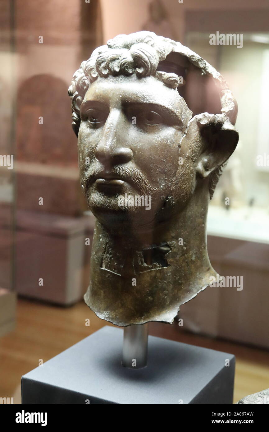 Hadrian bronze head hi-res stock photography and images - Alamy