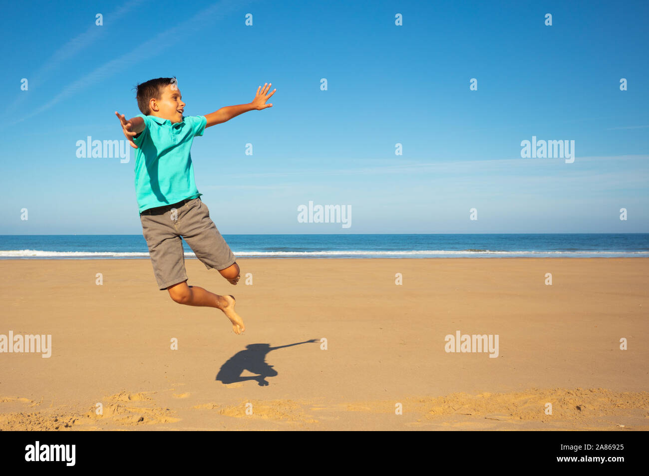 Boy in the middle hi-res stock photography and images - Alamy