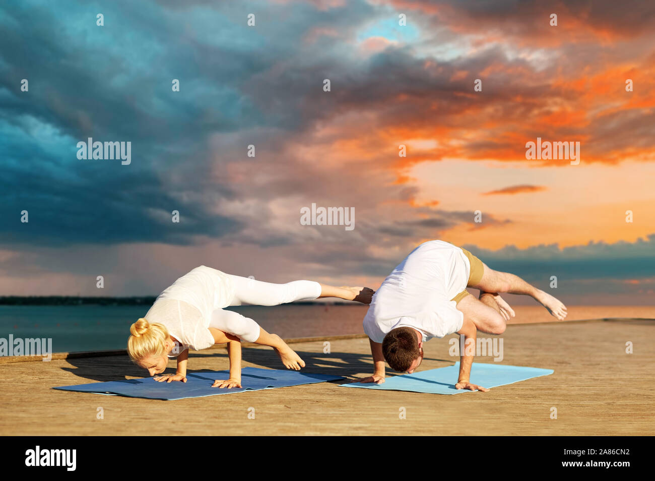 Couple crane hi-res stock photography and images - Alamy