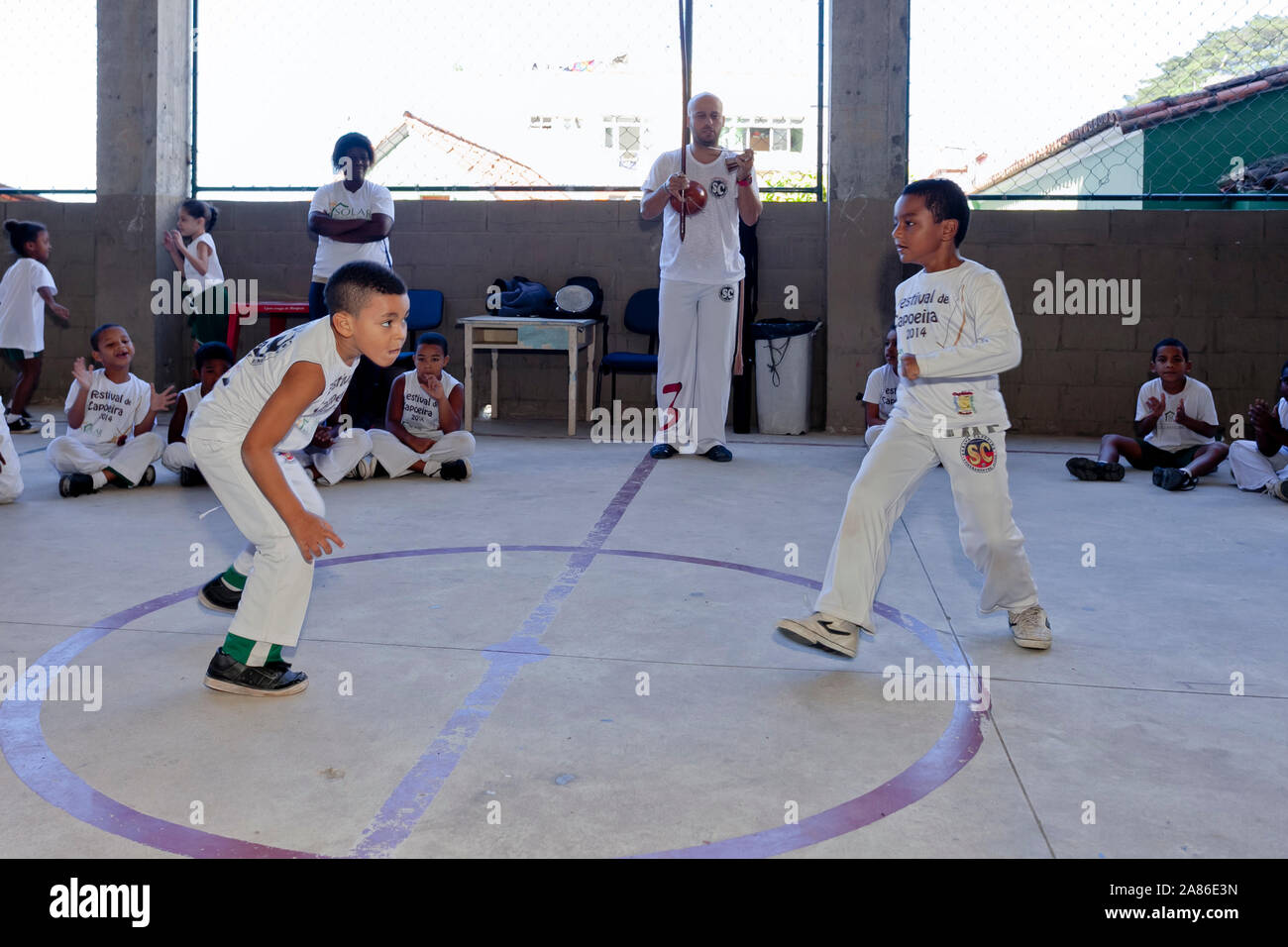 Circle group children brazil hi-res stock photography and images - Alamy