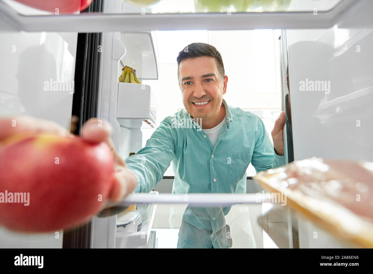 Apple fridge hi-res stock photography and images - Alamy