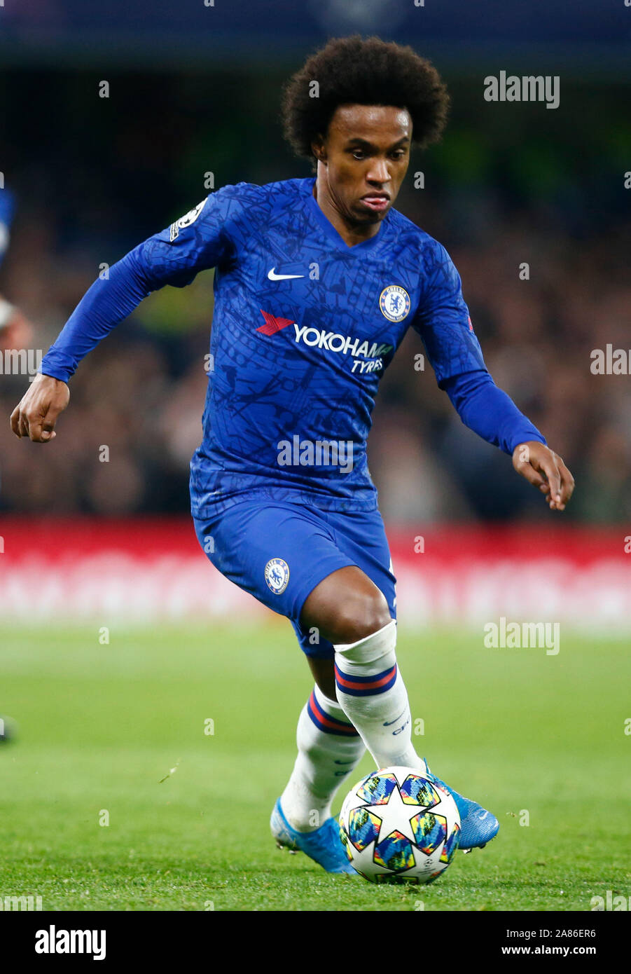 Willian of chelsea hi-res stock photography and images - Alamy