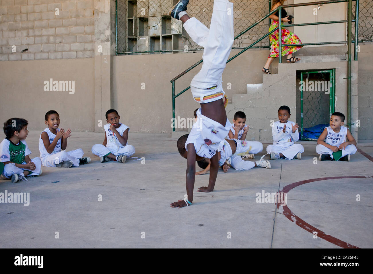 Circle group children brazil hi-res stock photography and images - Alamy