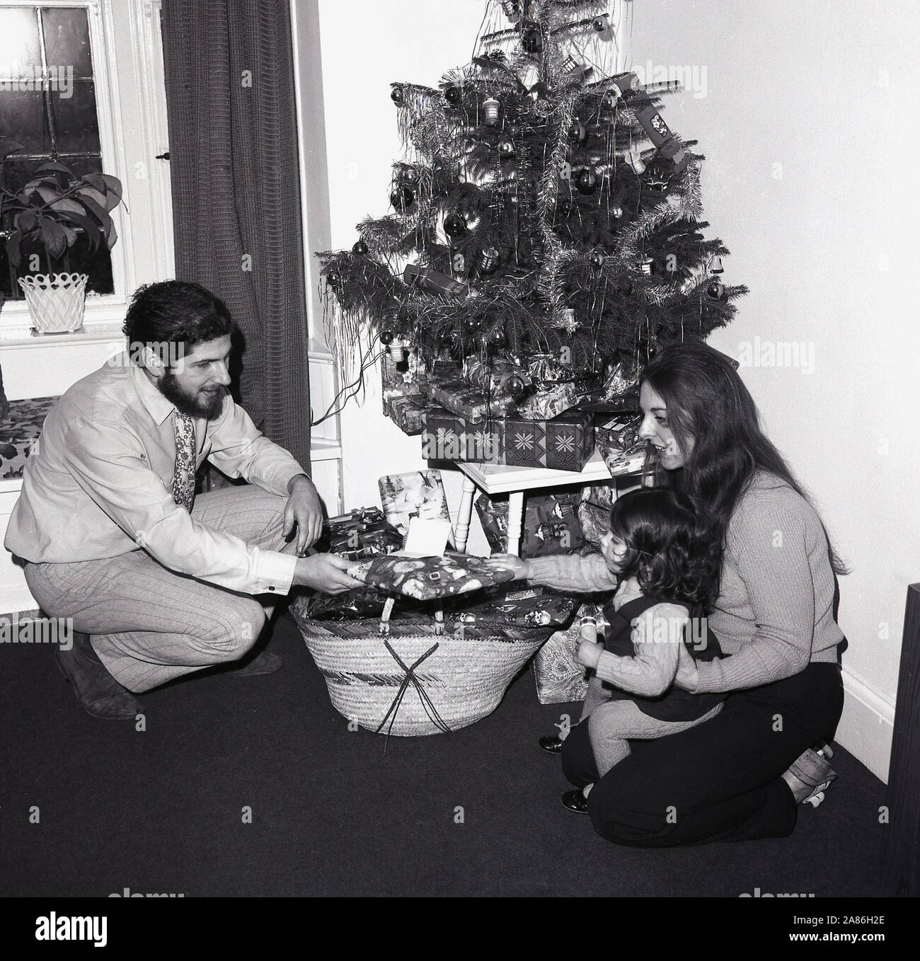 1970s mother and father hi-res stock photography and images - Alamy