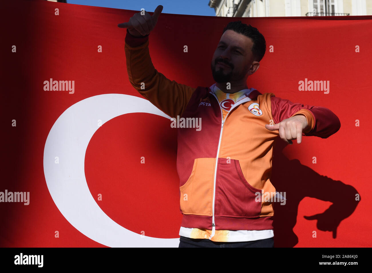 Galatasaray fan hi-res stock photography and images - Alamy