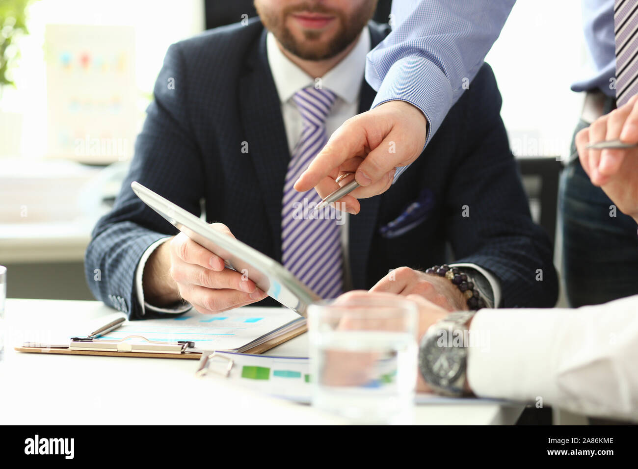 Hard contract hi-res stock photography and images - Alamy