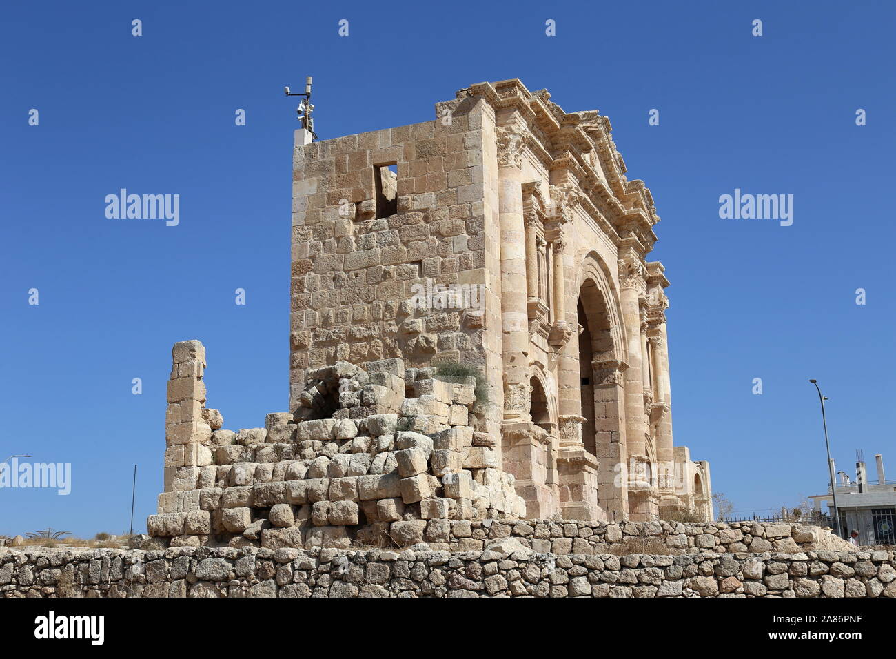 Jerash hadrians arch hi-res stock photography and images - Alamy
