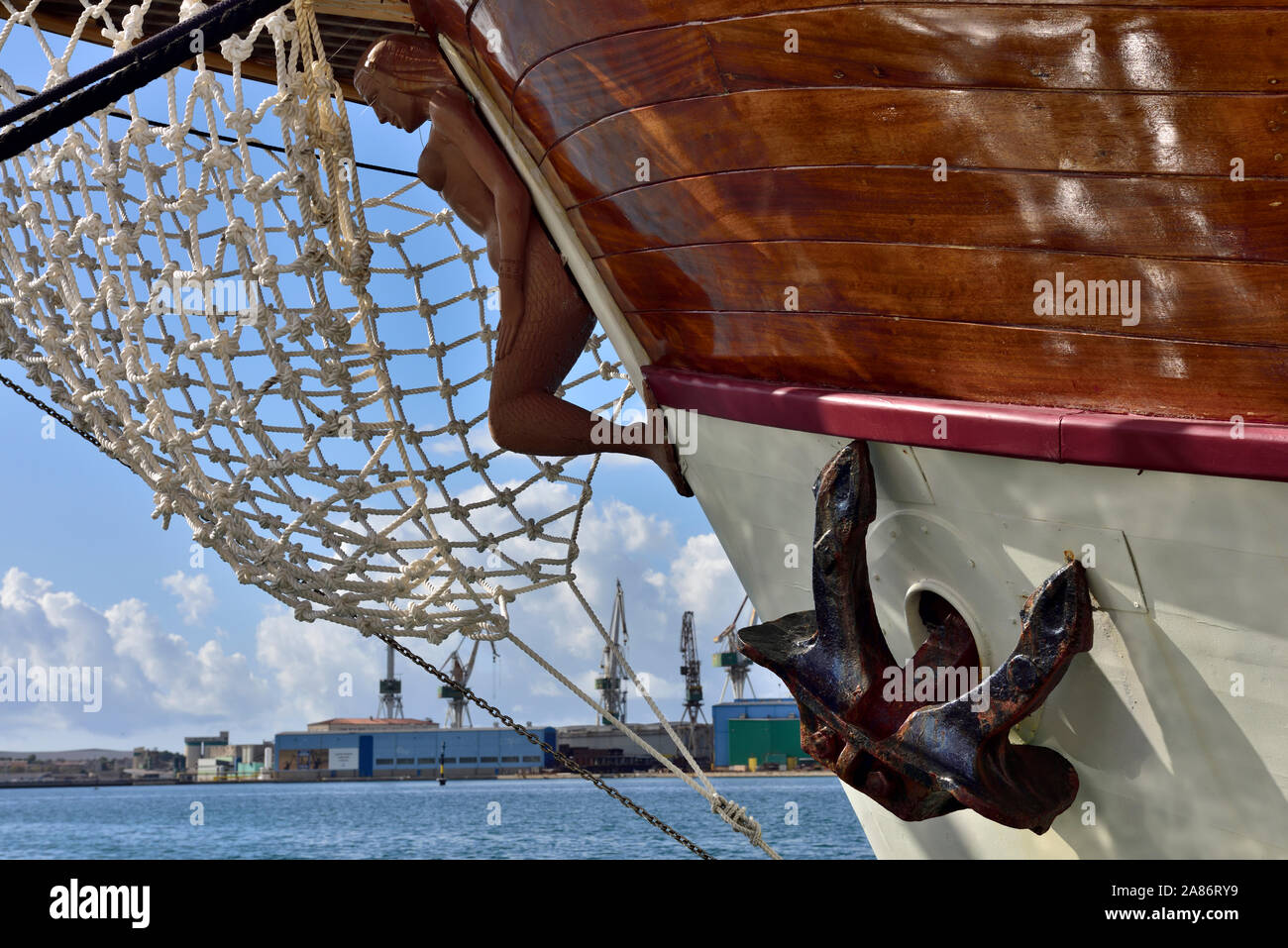 Safety netting hi-res stock photography and images - Alamy