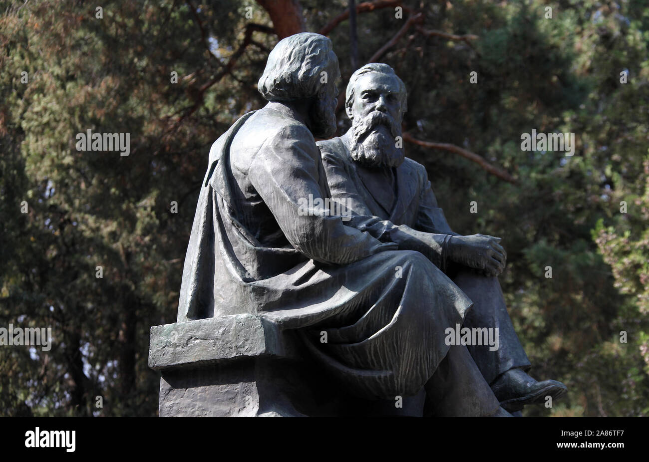 Karl marx friedrich engels sculpture hi-res stock photography and ...