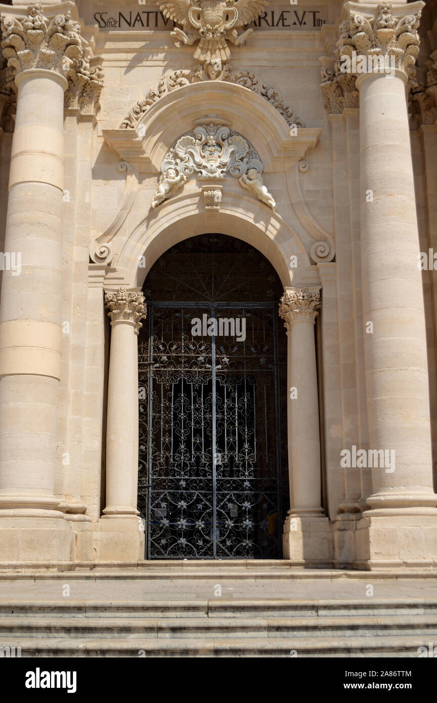 Syracuse, Sicily - August 2019: images and architecture in the historic ...