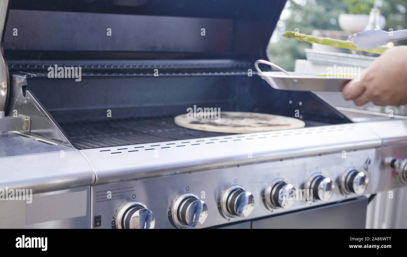Cooking pizza on outdoor gas hi-res stock photography and images - Alamy