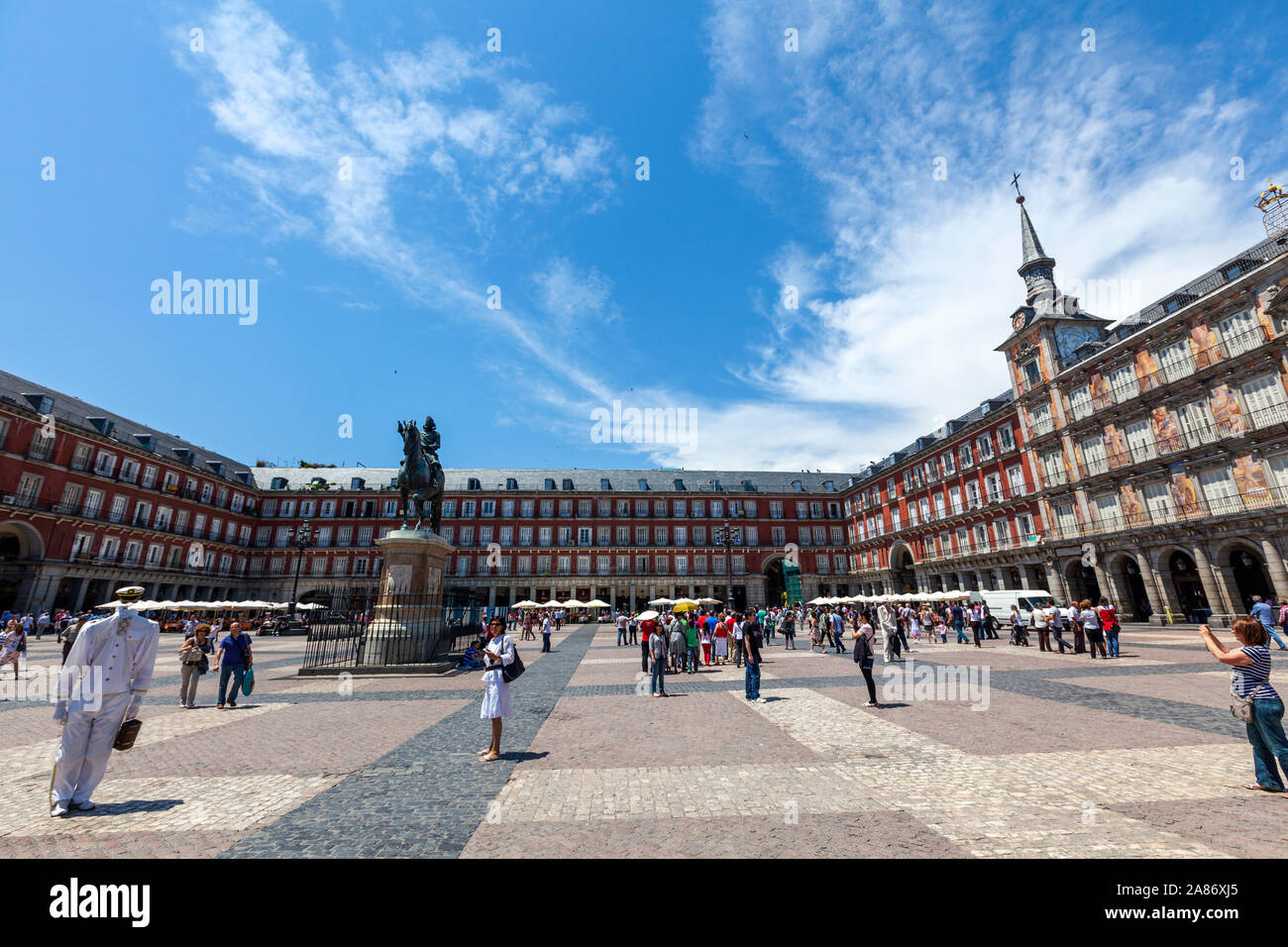 No head man performer in Plaza Mayor, Madrid, Spain Stock Photo - Alamy