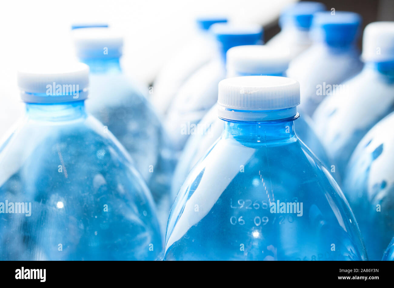 Empty blue water hi-res stock photography and images - Alamy