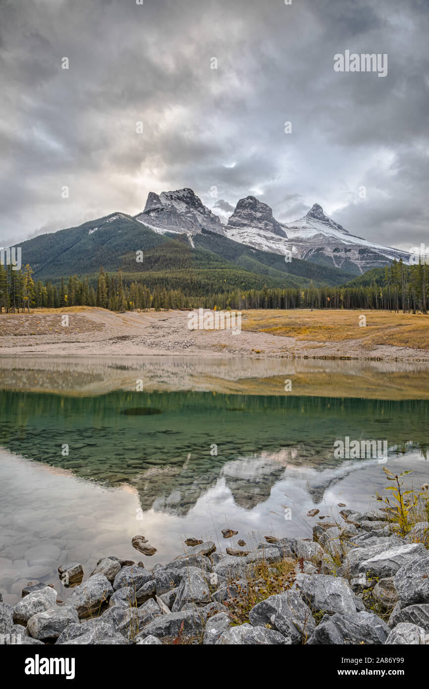 three sisters Canmore Stock Photo - Alamy