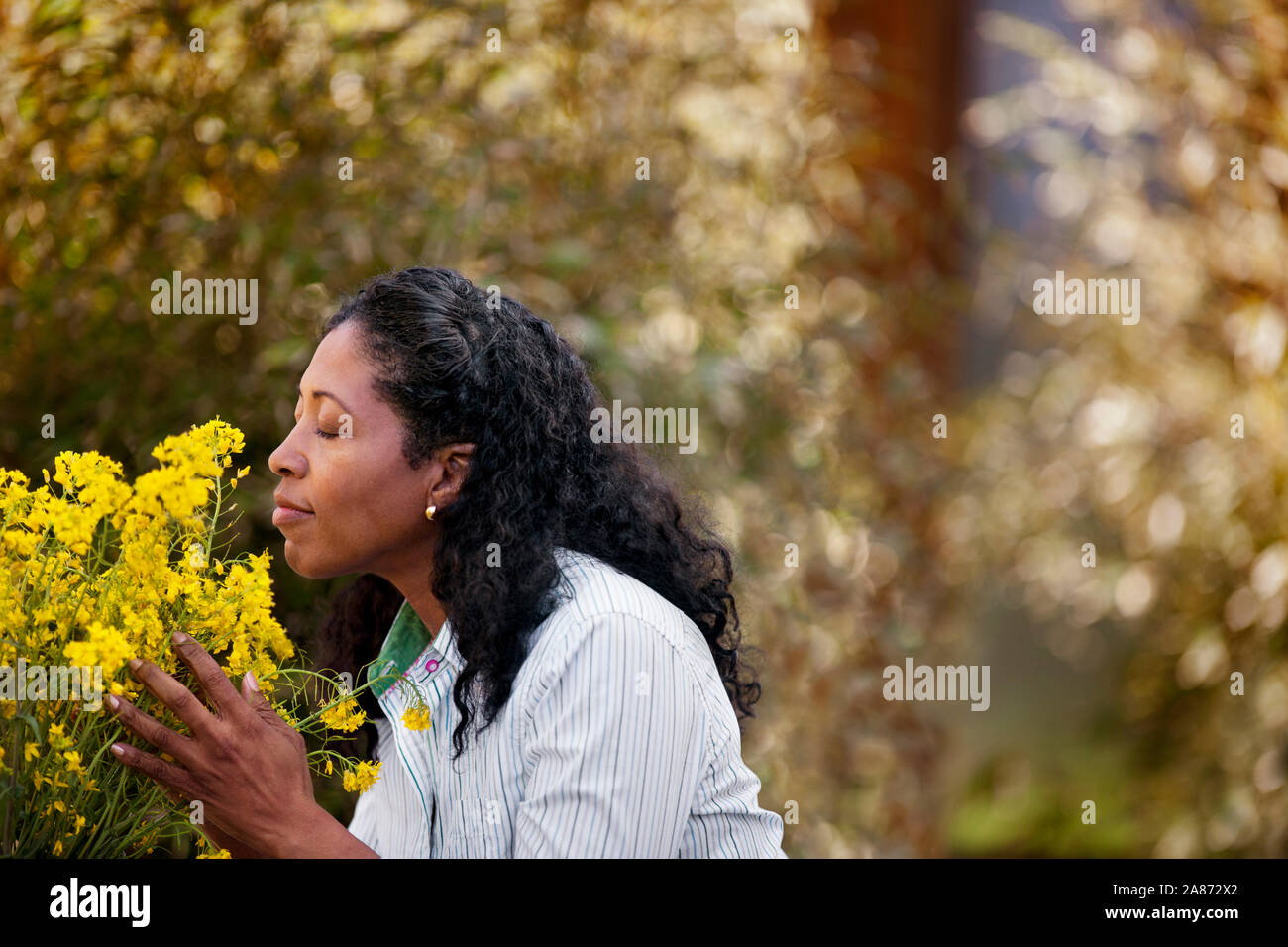 Woman smelling plants hi-res stock photography and images - Alamy