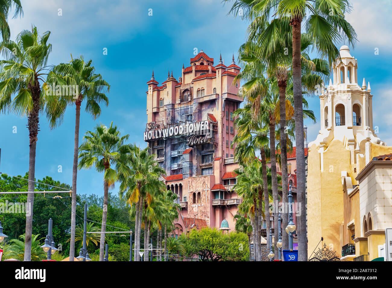 Hollywood Tower of Terror hotel ride building at Disney Hollywood ...