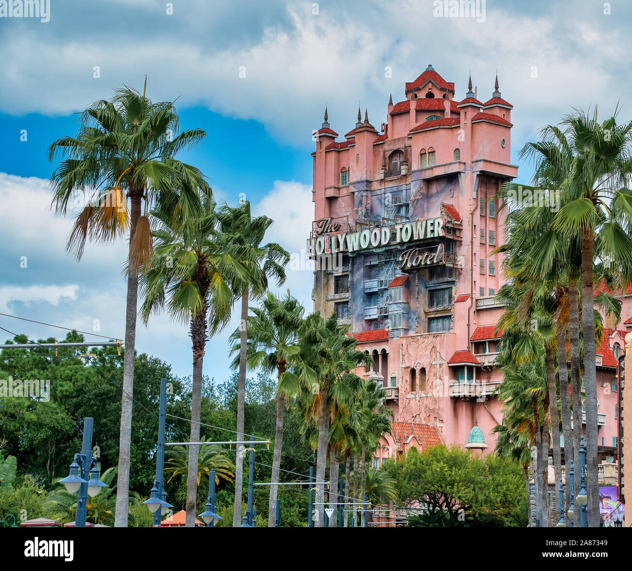 Hollywood Tower of Terror hotel ride building at Disney Hollywood ...