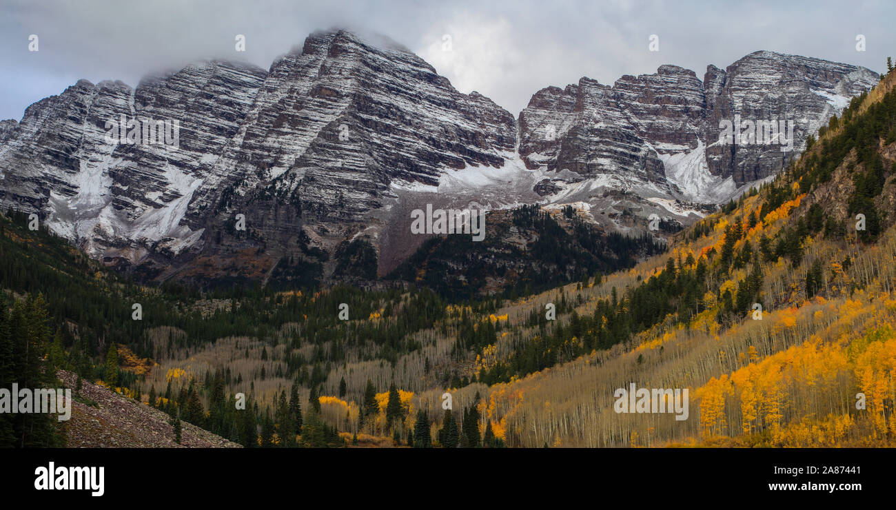 Maroon fall colors hi-res stock photography and images - Alamy