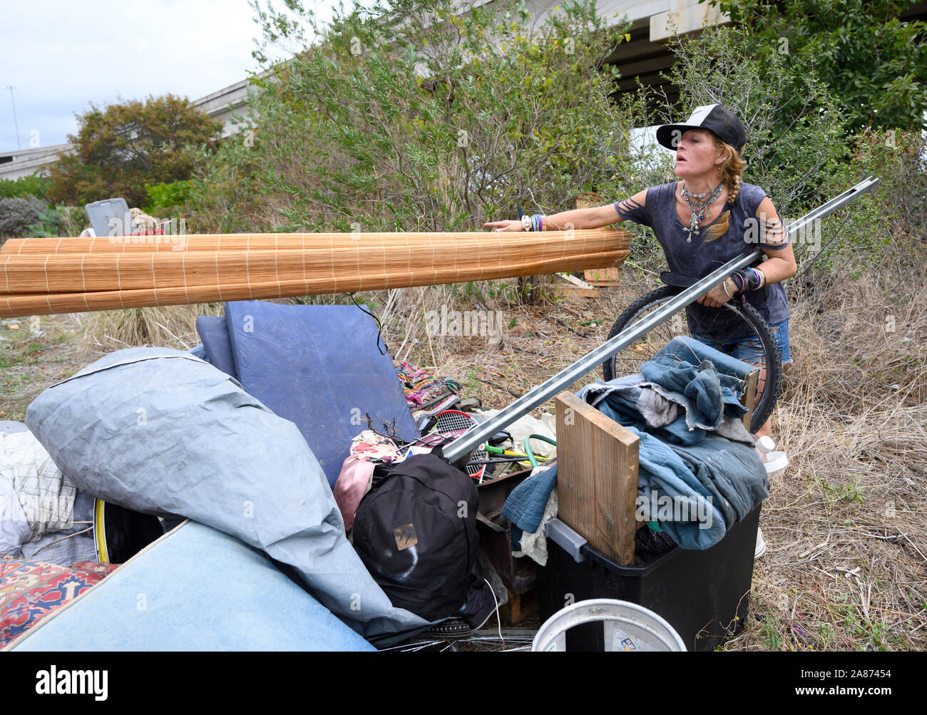 Homeless woman street hi-res stock photography and images - Alamy