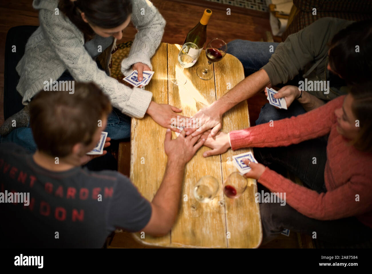 Group of friends playing snap Stock Photo - Alamy