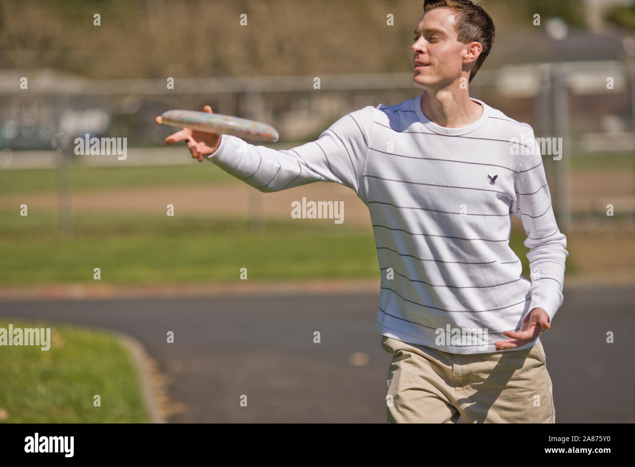 Male catching frisbee hi-res stock photography and images - Alamy