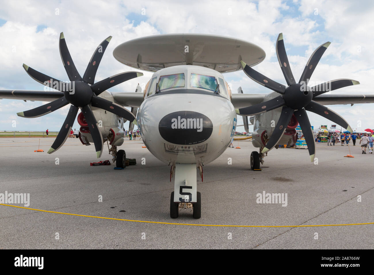 Northrop grumman e 2 hawkeye hi-res stock photography and images - Alamy
