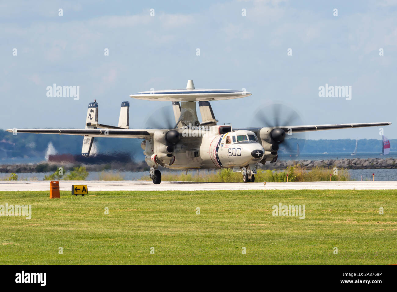 Northrop grumman e2 hawkeye hi-res stock photography and images - Alamy