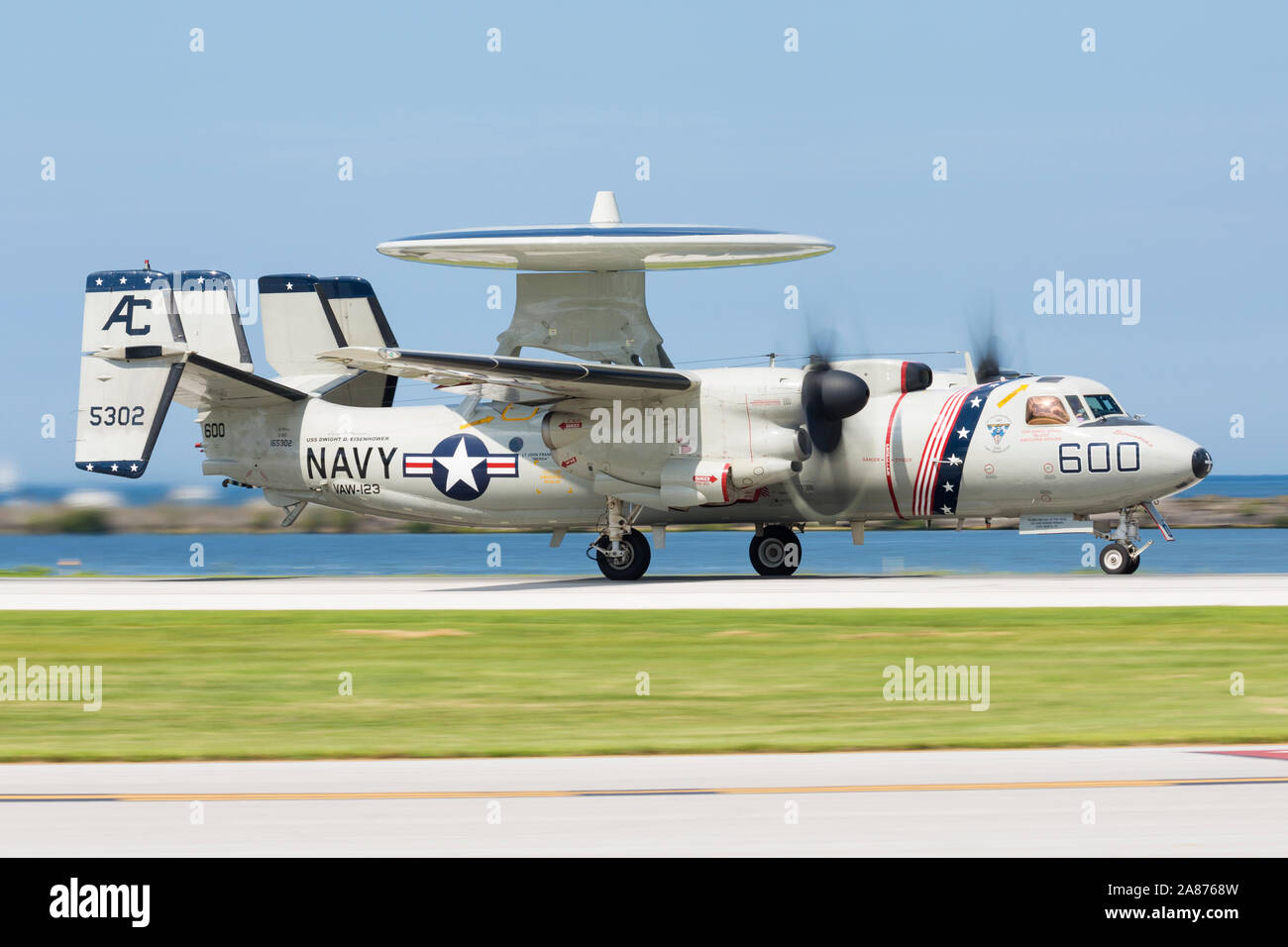 Northrop grumman e 2 hawkeye hi-res stock photography and images - Alamy