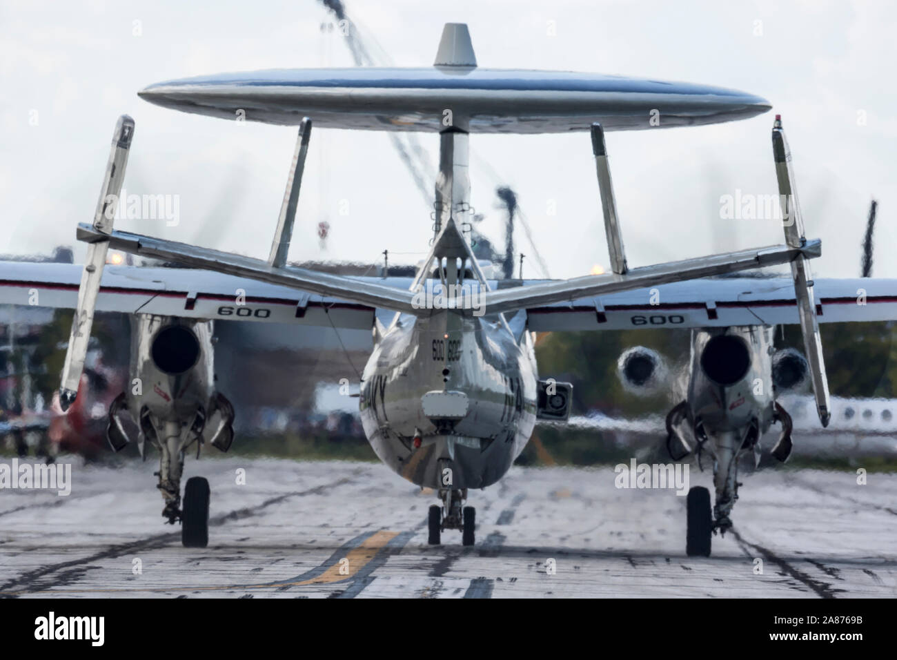 Northrop grumman e 2 hawkeye hi-res stock photography and images - Alamy