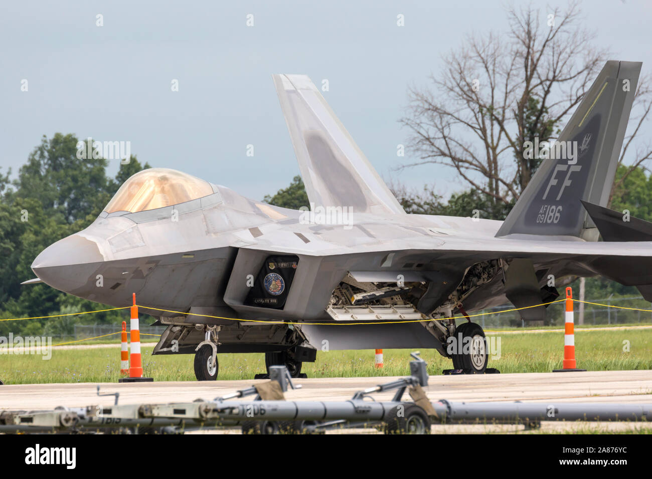 F22 raptor nose hi-res stock photography and images - Alamy