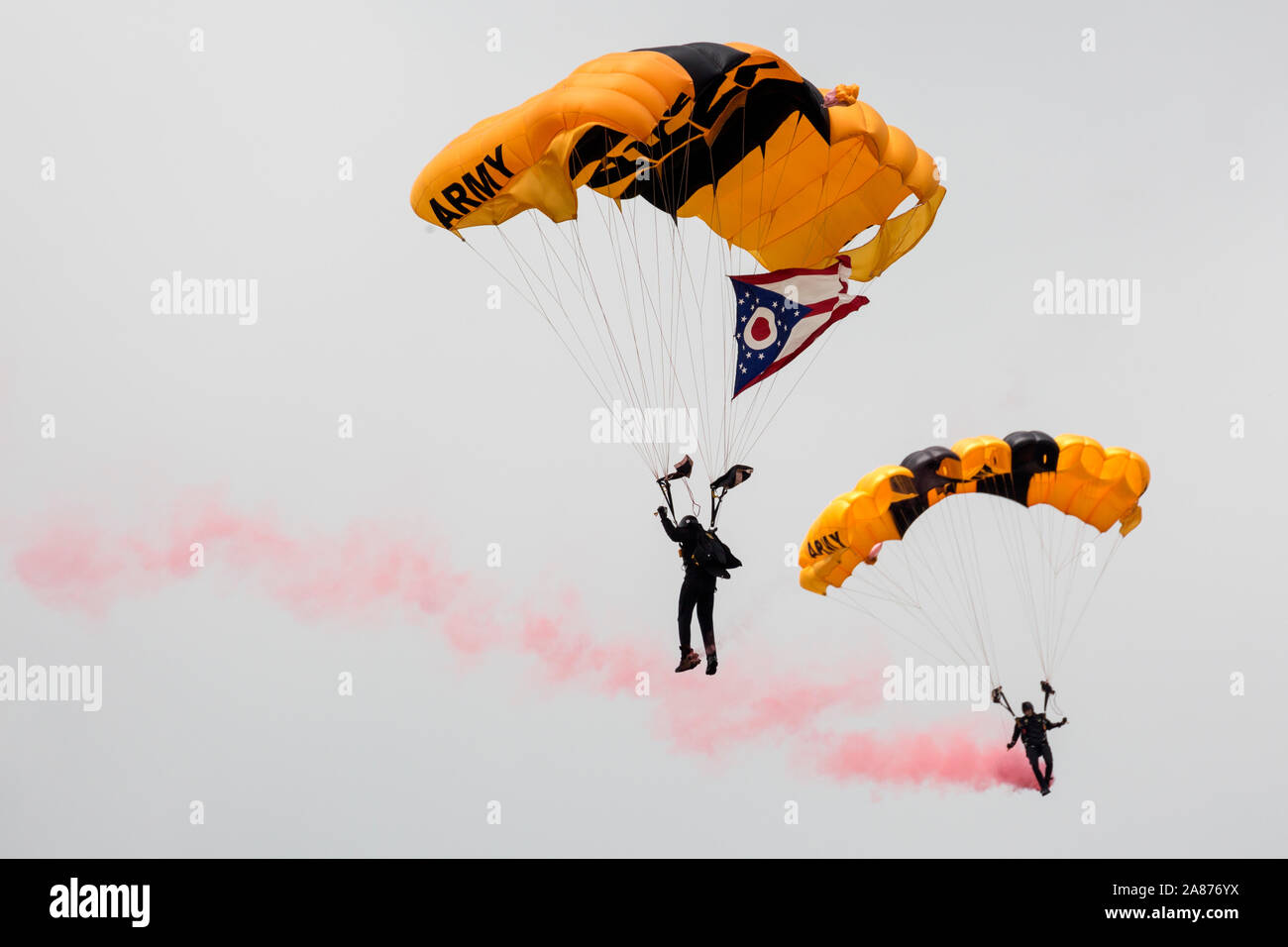 Teamwork sport diving hi-res stock photography and images - Alamy