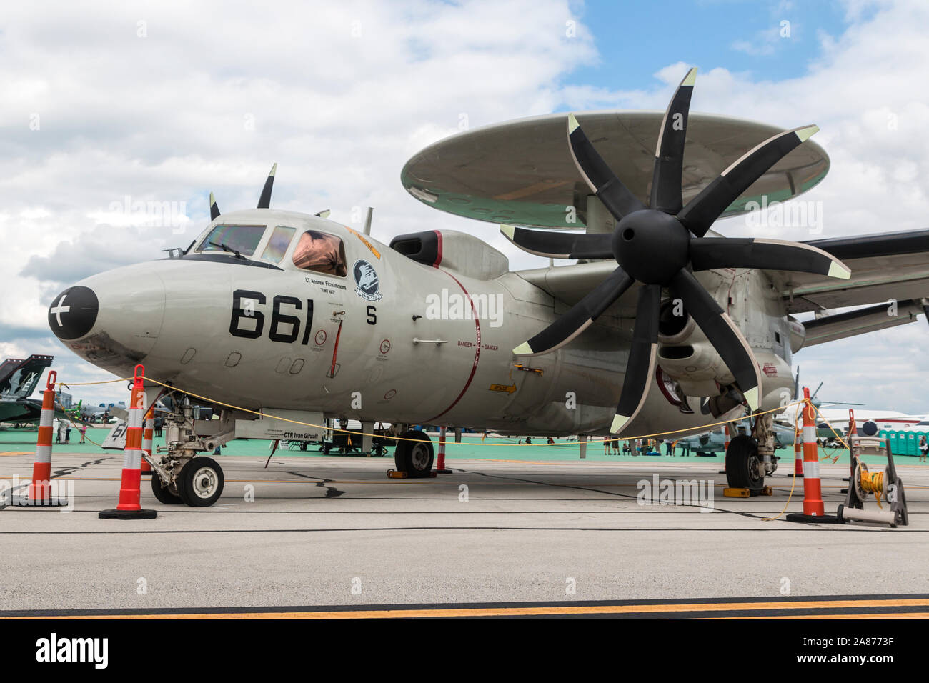 Grumman e2 hawkeye hi-res stock photography and images - Alamy