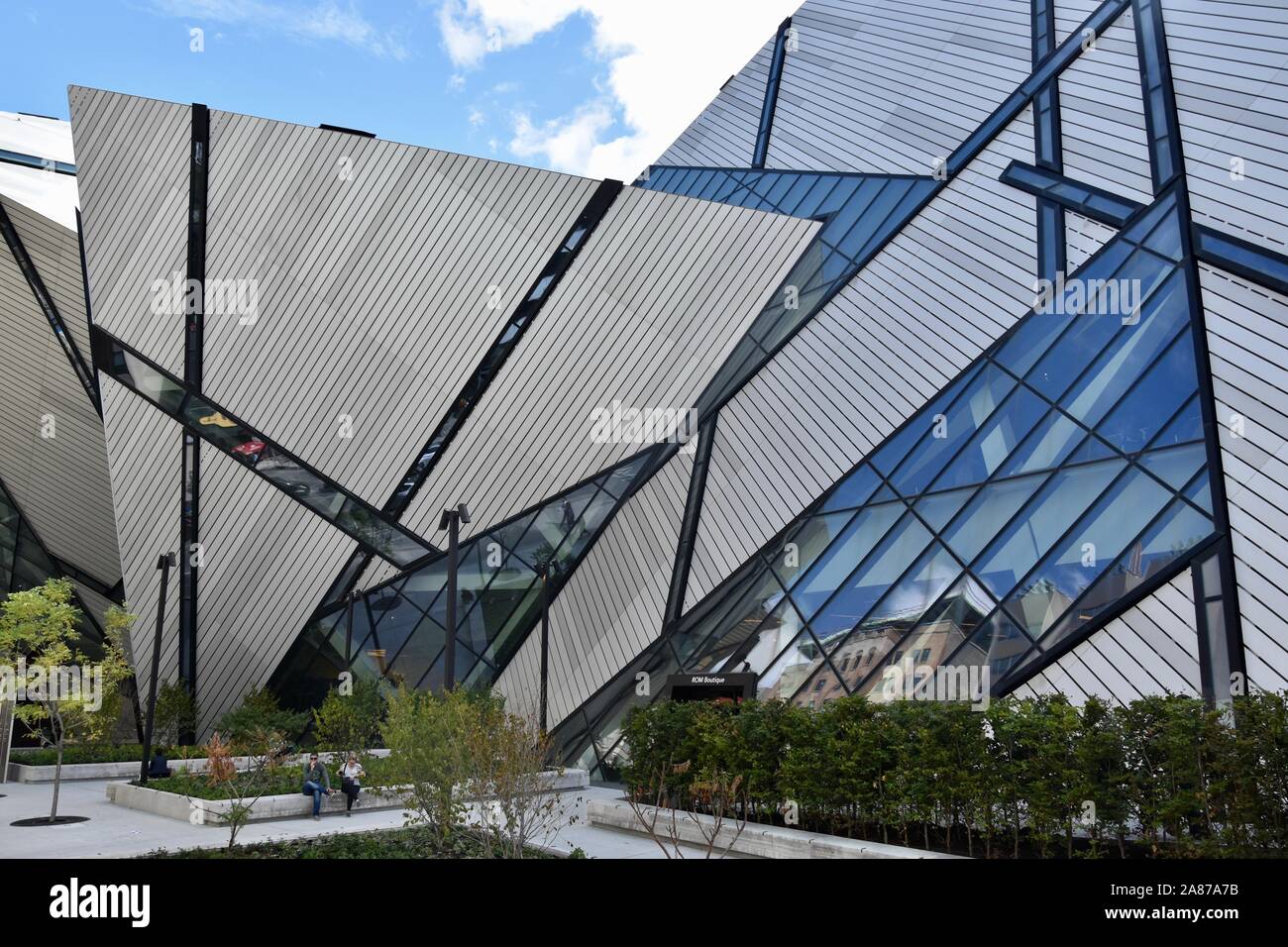 Royal ontario museum dinosaur hi-res stock photography and images - Alamy